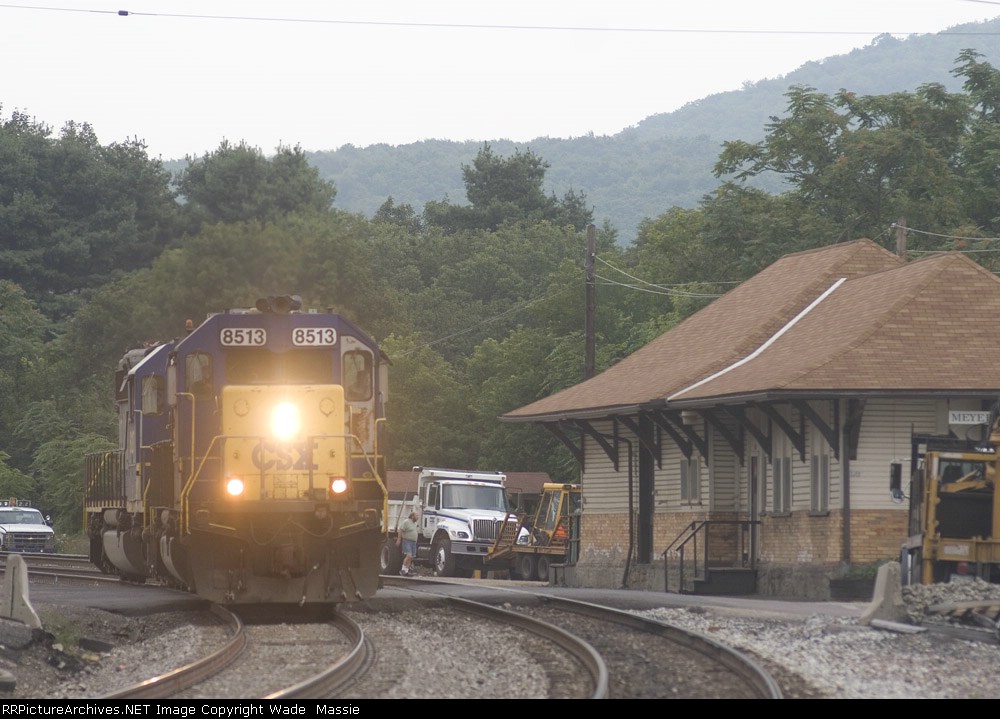 CSX 8513 running light after shoving an eastbound